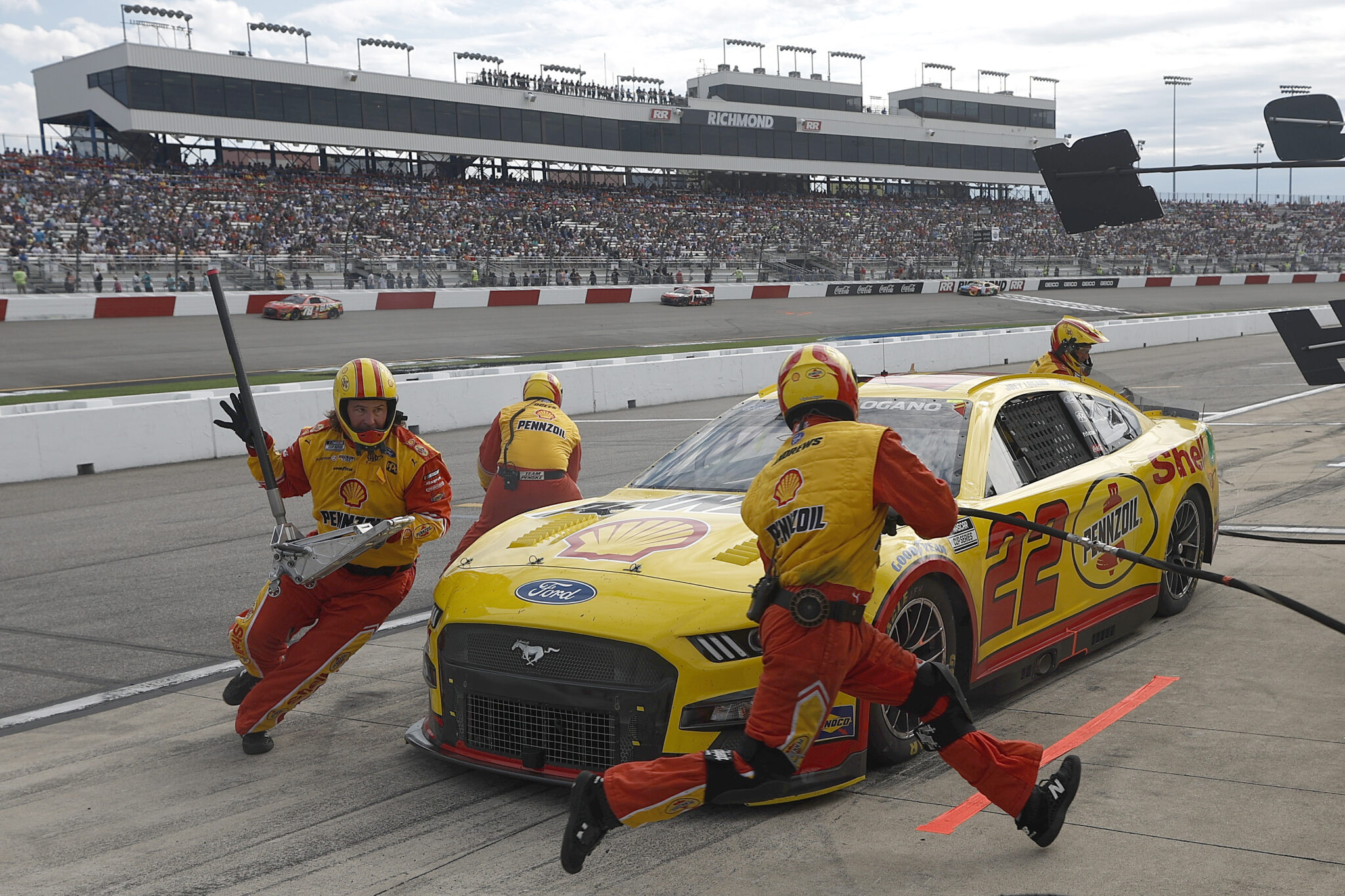 What Exactly Is NASCAR Pit Strategy? – The Daily Downforce