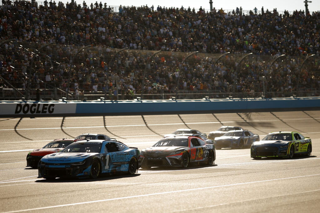 Fans React: Should Phoenix Reconfigure the Dogleg? – The Daily Downforce