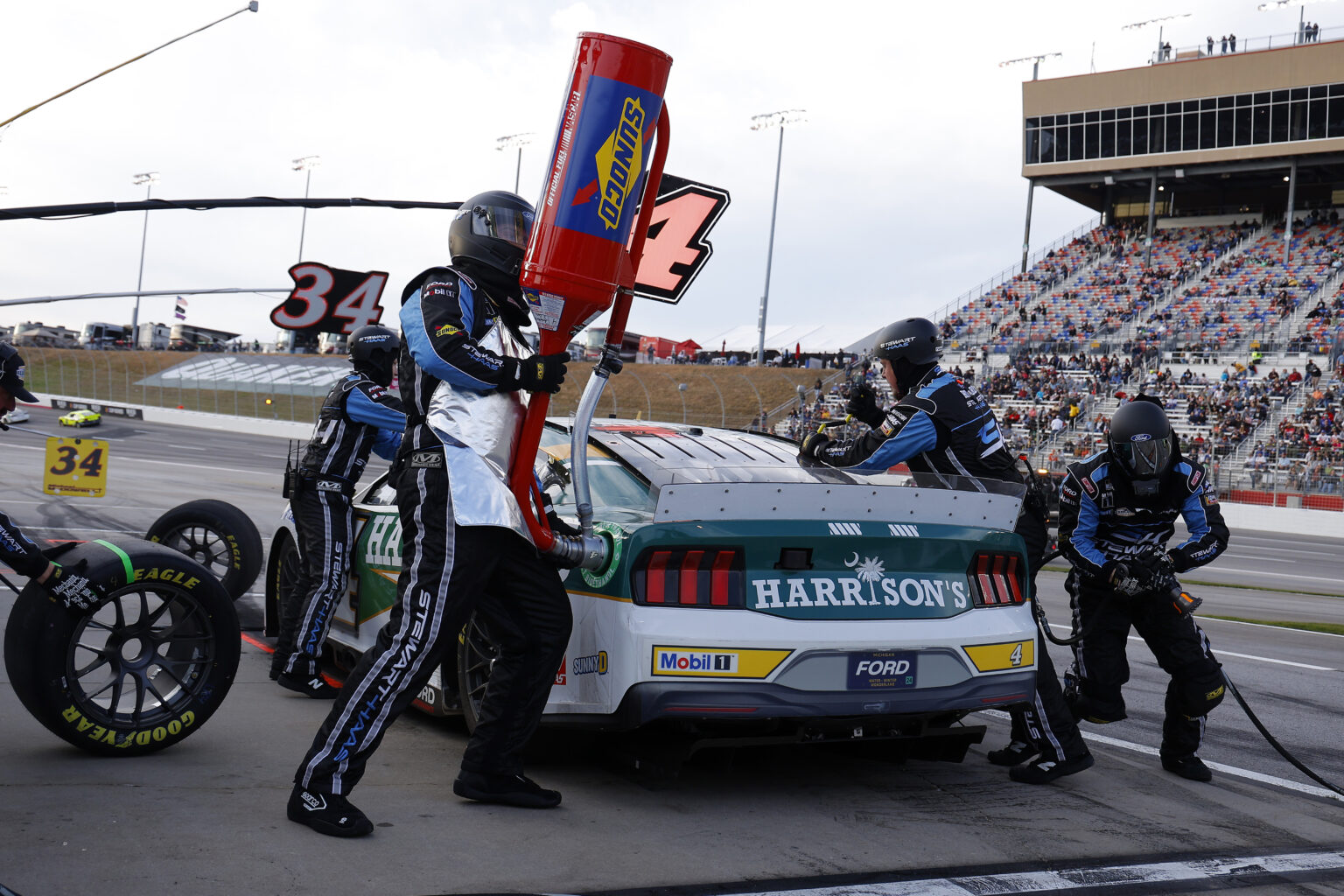 How Much Fuel Does a NASCAR Stock Car Burn During a Race? – The Daily ...